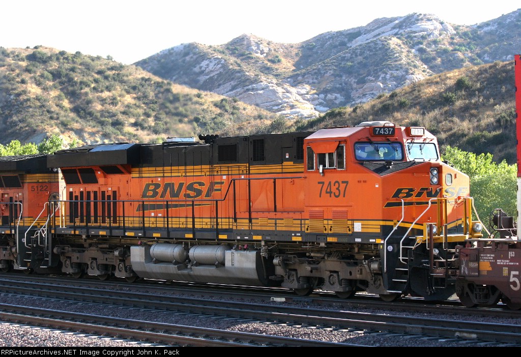 BNSF 7437